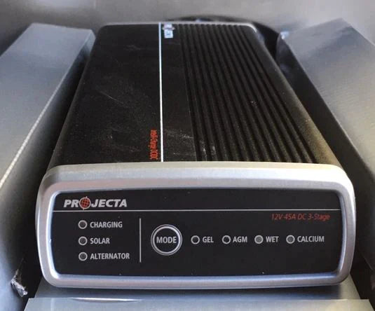 Projecta IDC45 45A 3 Stage Intelli-Charge 9-32V with install wiring ki ...